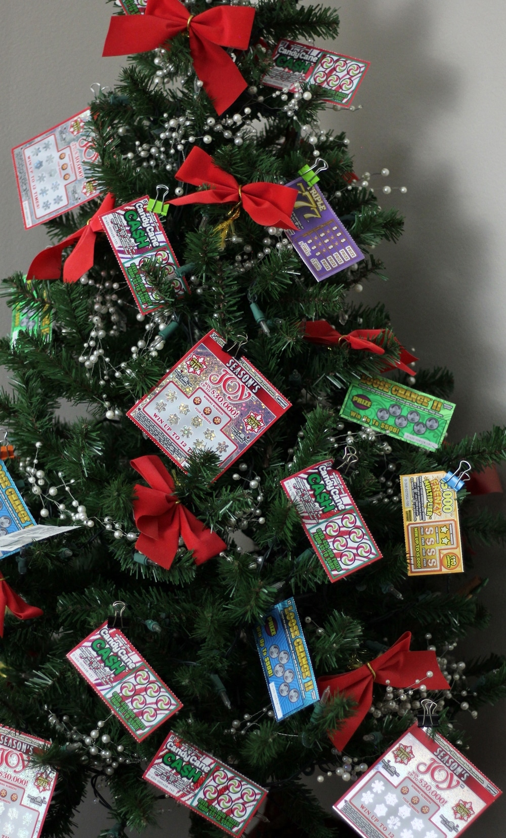 Christmas Lottery Tree {Easy Christmas Craft} - The Savvy Age